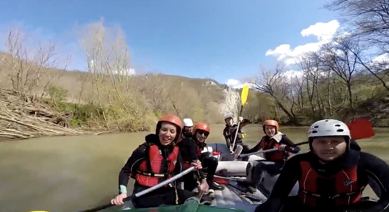 Intervenție a pompierilor cărășeni pentru a salva doi bărbaţi şi o ...